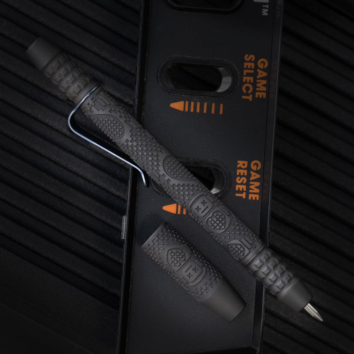 Titanium TechLiner Grid Pen -- Inverse Robot Heart (Black TRD) – Ti2 Design